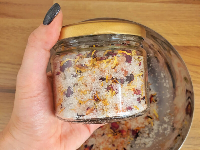 How To Make Bath Salts [Full Guide+Recipe] - DIY Beauty Base