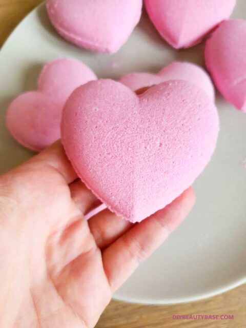 💝 DIY Heart Bath Bombs With Cocoa Butter Glazing And Rose Petals - DIY ...